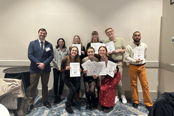 ‘The Leader’ Wins 20 Illinois College Press Awards | Elmhurst University